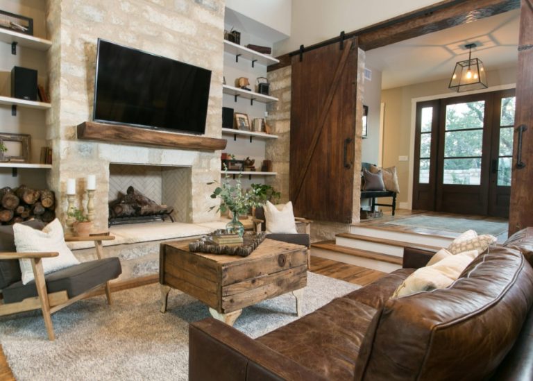 Add rustic farmhouse decor to your home with barn doors - Craft-Mart
