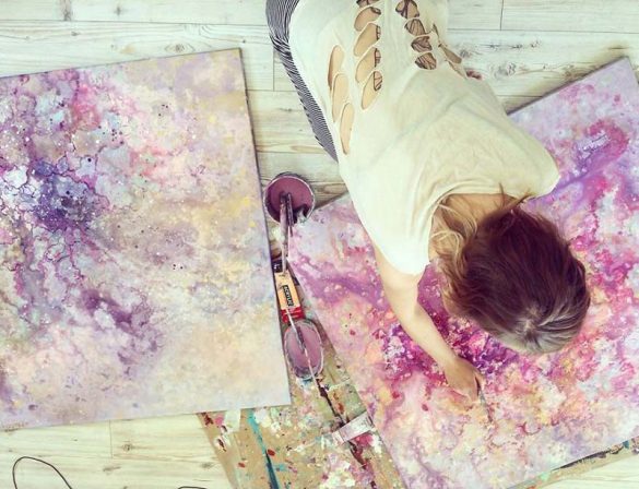 Fluid Artist Emma Lindstrom Wows Acrylic Pouring Fans with Paintings of ...