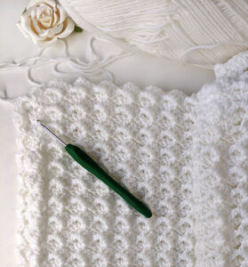 Easy Crochet Baby Blanket (White Waves) - Craft-Mart